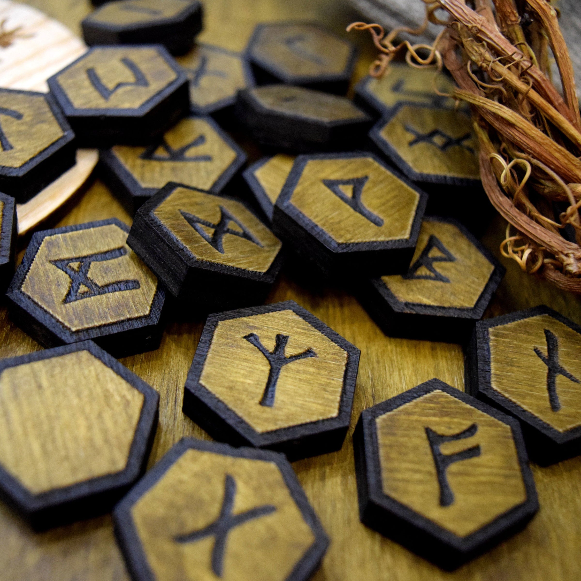 Runes Elder Futhark - Dark wood