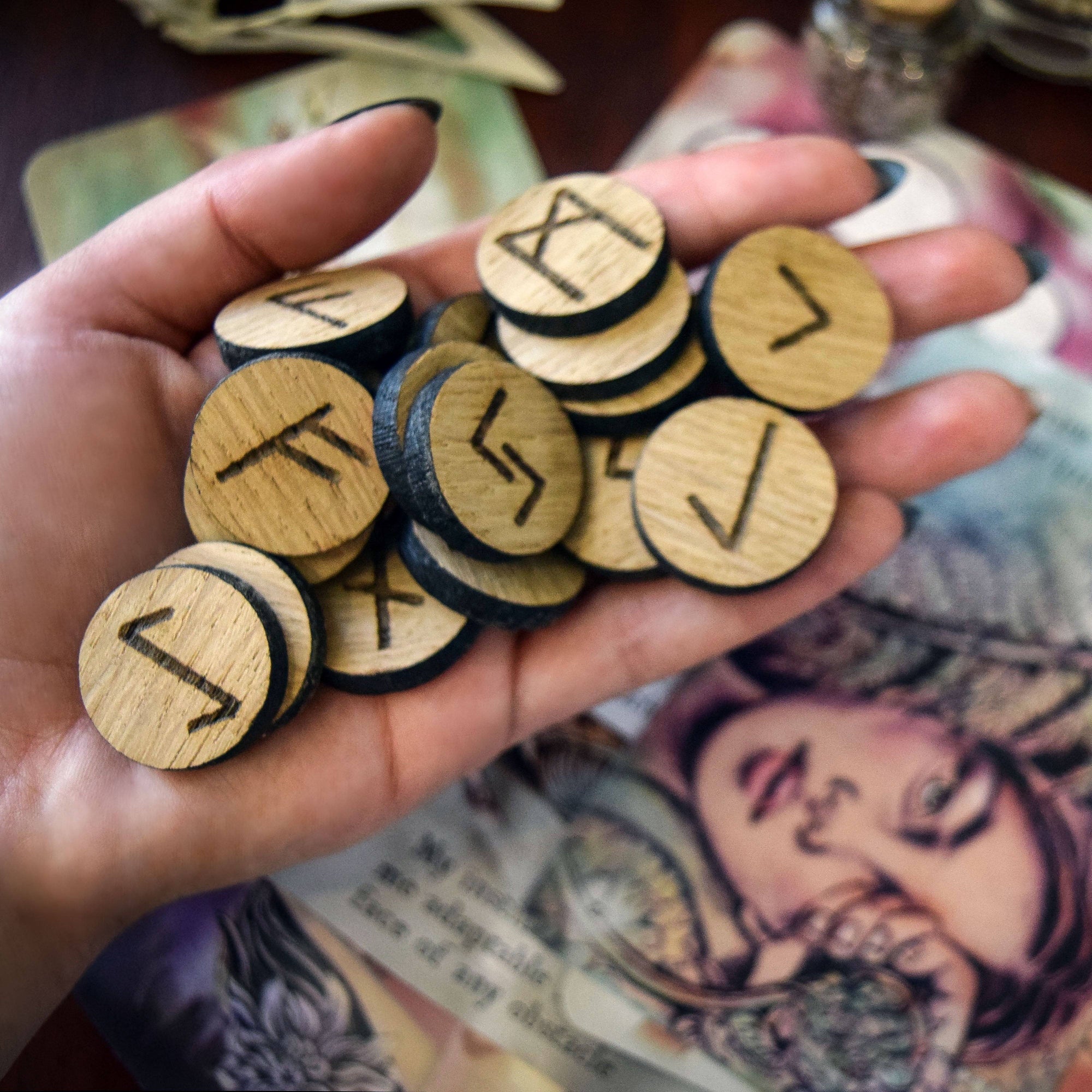 Round Runes - Oak wood